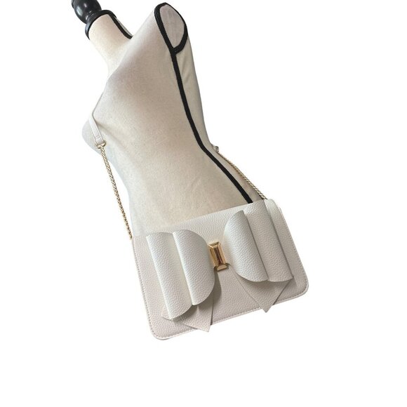 Crossi | Bags | Crossi White Pebble Crossbody Big Bow Gold Hardware ...